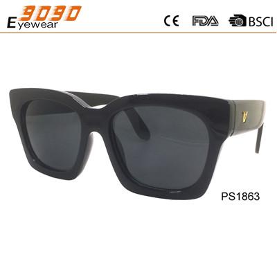 China Fashionable design sunglasses with plastic frame ,suitable for men and women for sale