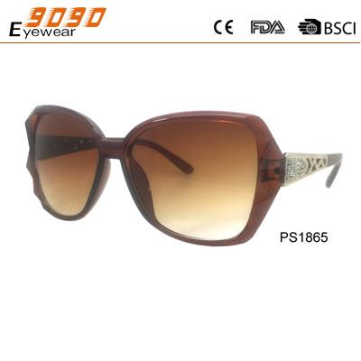 China Sunglasses in fashionable design with big plastic frame ,suitable for men and women for sale