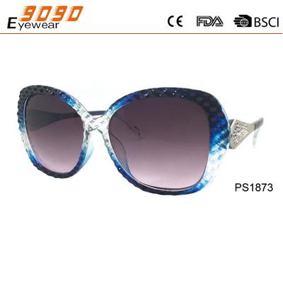 China Newest Style 2017 plastic Fashionable Sunglasses ,UV 400 Protection Lens for sale