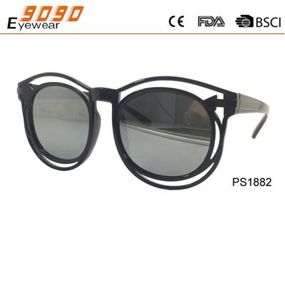 China Fashionable design sunglasses with plastic frame ,suitable for men and women for sale