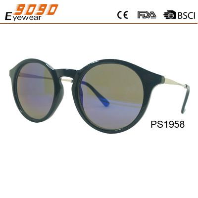 China New arrival and hot sale of plastic sunglasses,suitable for women and men for sale