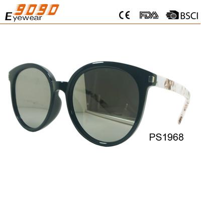 China 2017 hot sale style sunglasses with UV 400 protection lens ,made of plastic for sale