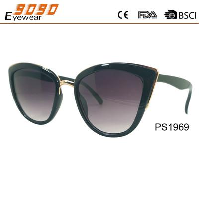 China 2017 hot sale style sunglasses with UV 400 protection lens ,made of plastic for sale