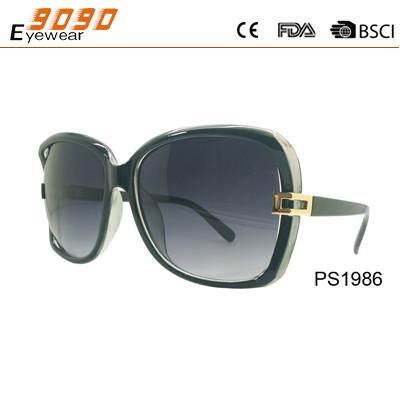 China New arrival and hot sale of plastic sunglasses,suitable for men and women for sale