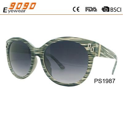 China Fashionable design sunglasses with plastic frame ,suitable for men and women for sale