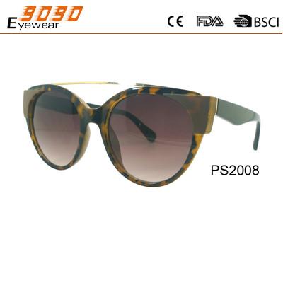 China 2017 fashion sunglasses with 100% UV protection lens, made of plastic for sale