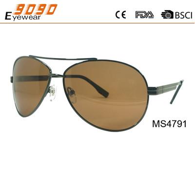 China Gafas de sol con el marco metálico, nuevo estilo de diseñador de moda, lente ULTRAVIOLETA de 400 protecciones en venta