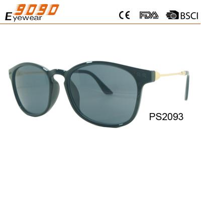 China Gafas de sol de moda plásticas del estilo los 2017 más nuevos, lente ULTRAVIOLETA de 400 protecciones en venta