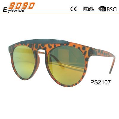 China Obra clásica que selecciona las gafas de sol, hechas de bastidor plástico, lente ULTRAVIOLETA de 400 protecciones en venta