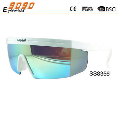 China Las gafas de sol de ciclo al aire libre del hombre fresco, lente duplicada se divierten las gafas de sol con la lente azul de la capa en venta