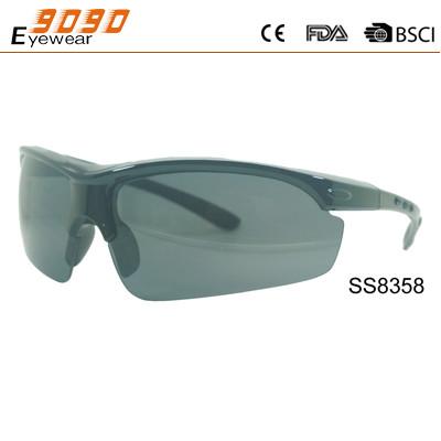 China Las gafas de sol de ciclo al aire libre del hombre fresco, lente duplicada se divierten las gafas de sol en venta