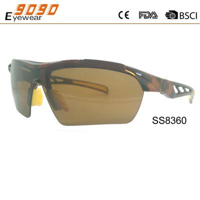 China Gafas de sol retras de los deportes, hechas del plástico, de la lente de 400 protecciones, de convenientes ULTRAVIOLETA para los hombres y las mujeres en venta