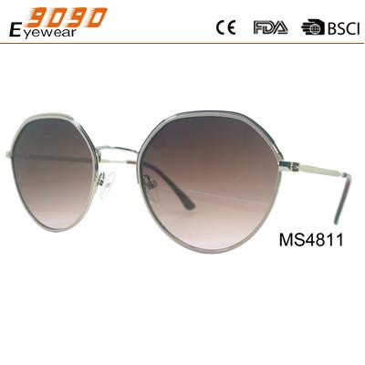 China Gafas de sol con el marco metálico, nuevo estilo de moda del diseño, lente ULTRAVIOLETA de 400 protecciones en venta