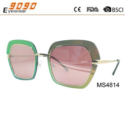China Gafas de sol con el marco metálico, nuevo estilo de diseñador de moda, lente ULTRAVIOLETA de 400 protecciones en venta