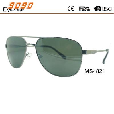 China Gafas de sol clásicas del metal de la moda que seleccionan, lente de 400 protecciones, convenientes ULTRAVIOLETA para los hombres y las mujeres en venta