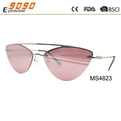 China Las gafas de sol de moda de las mujeres con el marco metálico, lente ULTRAVIOLETA de 400 protecciones en venta