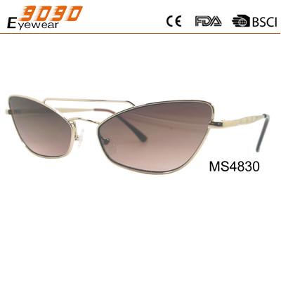 China La venta caliente duplicó las gafas de sol del metal, lente de 400 protecciones, convenientes ULTRAVIOLETA para los hombres y las mujeres en venta