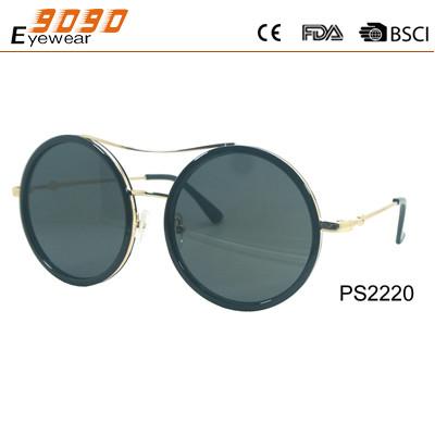 China Gafas de sol en diseño de moda con el marco plástico grande, conveniente para los hombres y las mujeres en venta