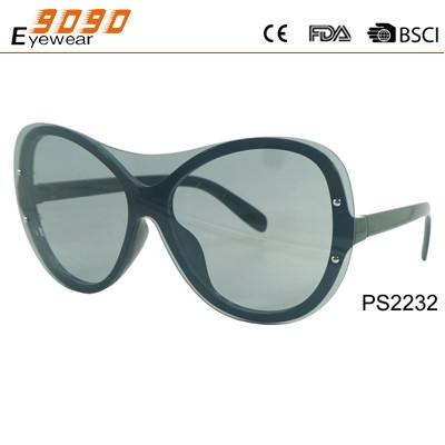 China Gafas de sol en diseño de moda con el marco plástico grande, conveniente para los hombres y las mujeres en venta