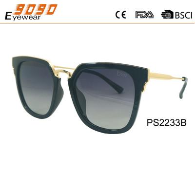 China Nueva llegada y venta caliente de gafas de sol plásticas con el marco grande, convenientes para las mujeres y los hombres en venta