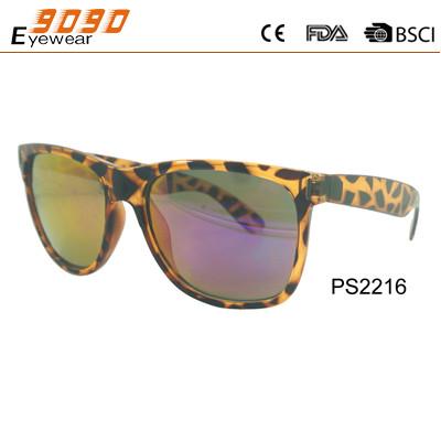 China Gafas de sol de moda plásticas del estilo los 2018 retros más nuevos, lente ULTRAVIOLETA de 400 protecciones en venta