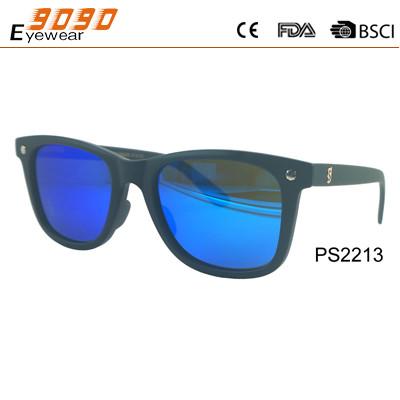 China Obra clásica que selecciona las gafas de sol, hechas de bastidor plástico, lente ULTRAVIOLETA del espejo del bule de 400 protecciones en venta