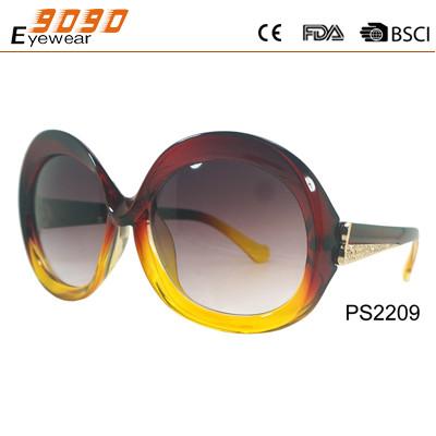 China Gafas de sol del marco del diseño de moda con el marco plástico, conveniente grandes para los hombres y las mujeres en venta