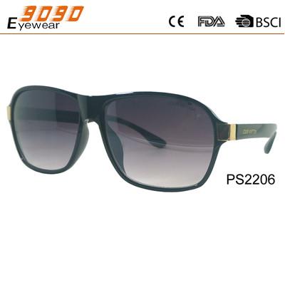 China 2018 gafas de sol calientes del estilo de la venta con la lente ULTRAVIOLETA de 400 protecciones, hecha del plástico en venta