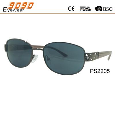 China Gafas de sol de moda plásticas del estilo los 2018 más nuevos, lente ULTRAVIOLETA de 400 protecciones en venta