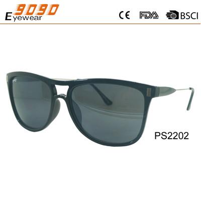 China Obra clásica que selecciona las gafas de sol, hechas de bastidor plástico, lente ULTRAVIOLETA de 400 protecciones con el templo del metal en venta