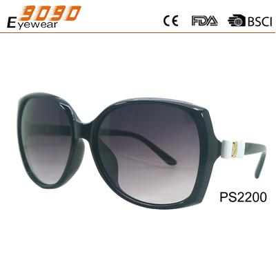 China Gafas de sol de moda plásticas del estilo los 2018 más nuevos, lente ULTRAVIOLETA de 400 protecciones en venta