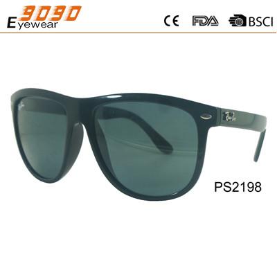 China Gafas de sol en diseño de moda con el marco plástico grande, conveniente para los hombres y las mujeres en venta
