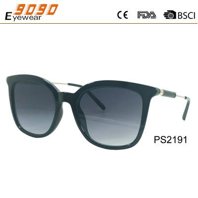 China Gafas de sol del diseño con el marco plástico, conveniente de moda para los hombres y las mujeres en venta
