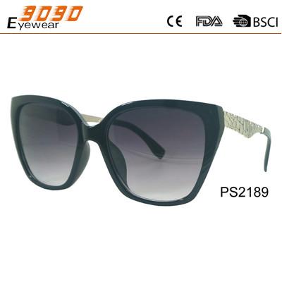 China 2018 gafas de sol unisex del nuevo estilo para los hombres y las mujeres, lente ULTRAVIOLETA polarizada 400 con el templo del metal en venta