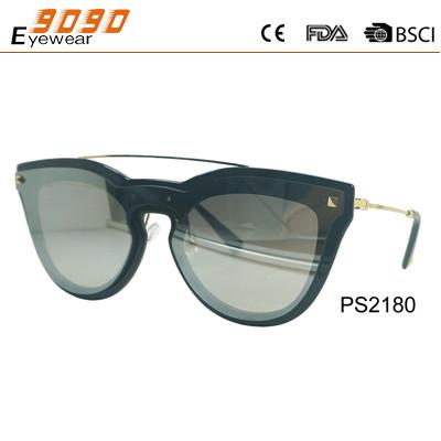 China Obra clásica que selecciona las gafas de sol, hechas de bastidor plástico, lente ULTRAVIOLETA de 400 protecciones con el templo del metal en venta