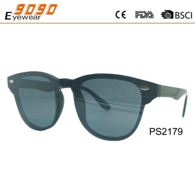 China Obra clásica que selecciona las gafas de sol, hechas de bastidor plástico, lente ULTRAVIOLETA de 400 protecciones en venta