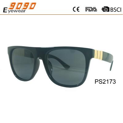 China Gafas de sol del diseño con el marco plástico, conveniente de moda para los hombres y las mujeres en venta