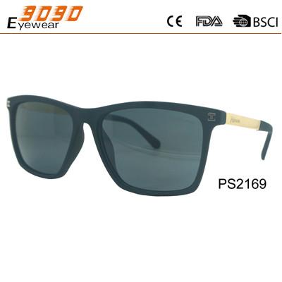 China Gafas de sol del diseño con el marco plástico, conveniente de moda para los hombres y las mujeres en venta