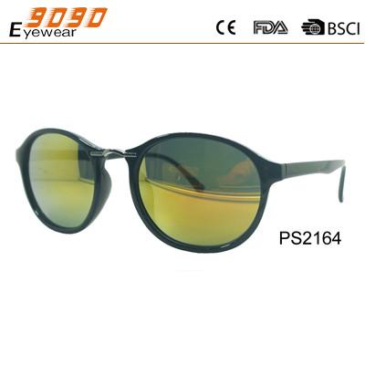 China Obra clásica que selecciona las gafas de sol, hechas de bastidor plástico, lente ULTRAVIOLETA de 400 protecciones en venta