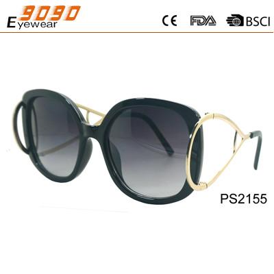 China Gafas de sol en el diseño de moda, hechas del plástico, convenientes para los hombres y las mujeres en venta