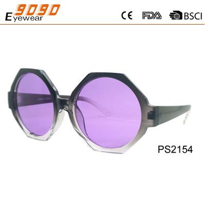 China Obra clásica que selecciona las gafas de sol, hechas de bastidor plástico del diamante, lente ULTRAVIOLETA de 400 protecciones en venta