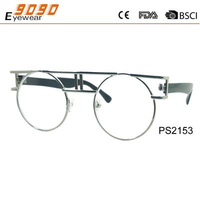 China Gafas de sol en el diseño de moda, hechas del plástico, convenientes para los hombres y las mujeres en venta