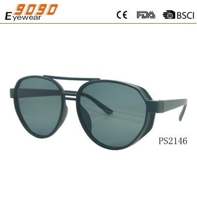China Obra clásica que selecciona las gafas de sol, hechas de bastidor plástico, lente ULTRAVIOLETA de 400 protecciones en venta
