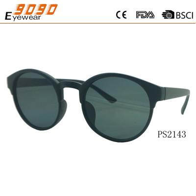 China Las gafas de sol de moda plásticas de los más nuevos hombres del estilo 2018, lente ULTRAVIOLETA de 400 protecciones en venta