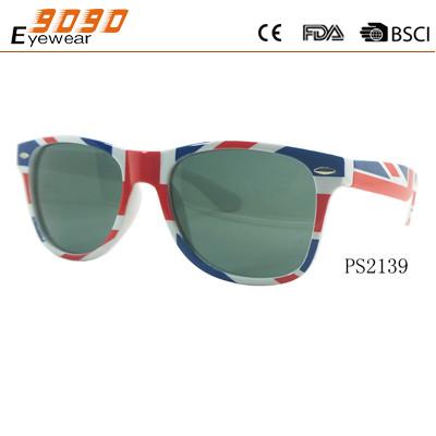 China Gafas de sol en el diseño de moda de la bandera de unión, hecho del plástico, conveniente para las mujeres y los hombres en venta