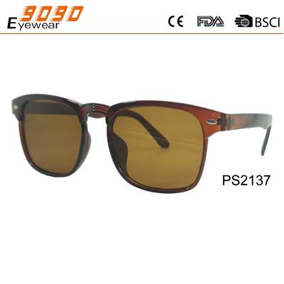 China Obra clásica que selecciona las gafas de sol, hechas de bastidor plástico con la bisagra plástica, lente ULTRAVIOLETA de 400 protecciones en venta
