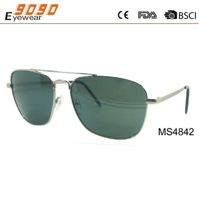 China Gafas de sol clásicas del metal de la moda que seleccionan, lente de 400 protecciones, convenientes ULTRAVIOLETA para los hombres y los hombres en venta