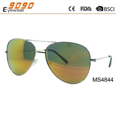 China La venta caliente duplicó las gafas de sol del metal, lente de 400 protecciones, convenientes ULTRAVIOLETA para los hombres y las mujeres en venta