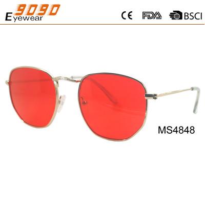 China Gafas de sol rojas de moda del metal del estilo los 2018 más nuevos con la lente ULTRAVIOLETA de 400 protecciones en venta