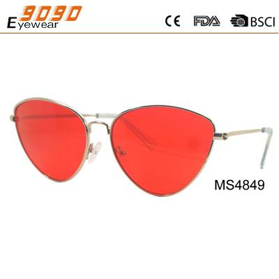 China 2018 gafas de sol del triángulo del metal de la moda con la lente roja de la protección ULTRAVIOLETA del 100%, conveniente para las mujeres en venta